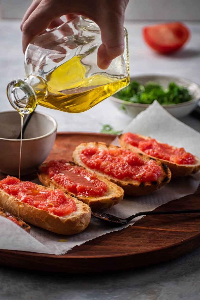 Pan con Tomate Recipe - Spanish Bread and Tomatoes Tapas