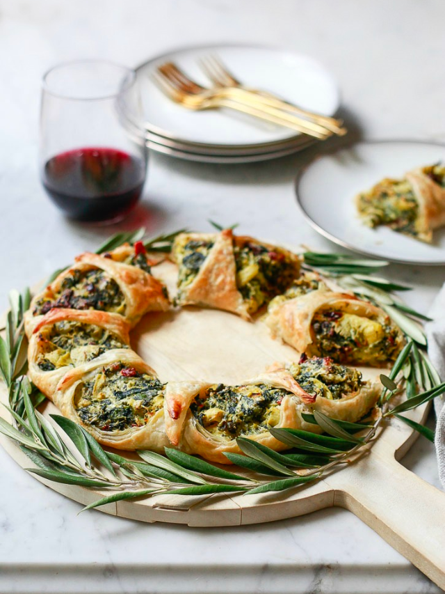 Spinach Artichoke Puff Pastry Wreath Story - Yummy Mummy Kitchen